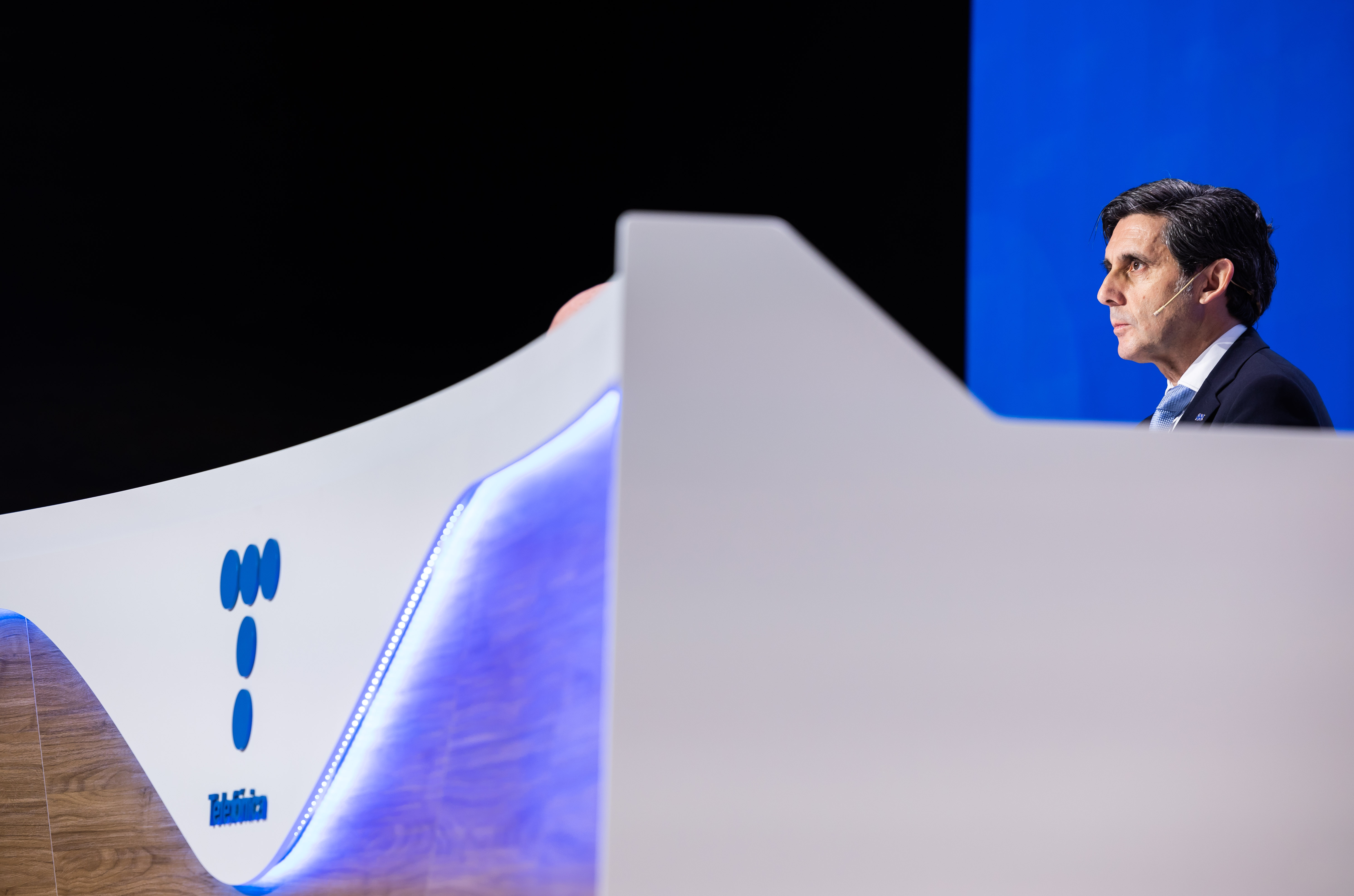 Telefónica increases revenues to €40,652 million and meets all the 2023 financial targets ...