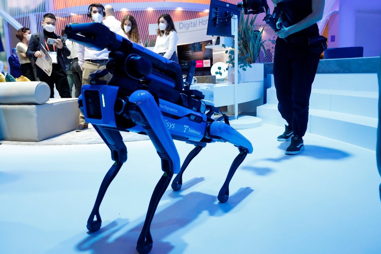 Types of robots: classification, applications and examples