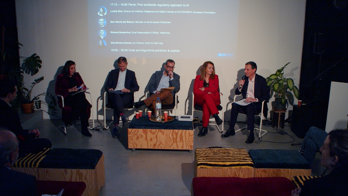 El papel clave de la Inteligencia Artificial en la logística - Telefónica