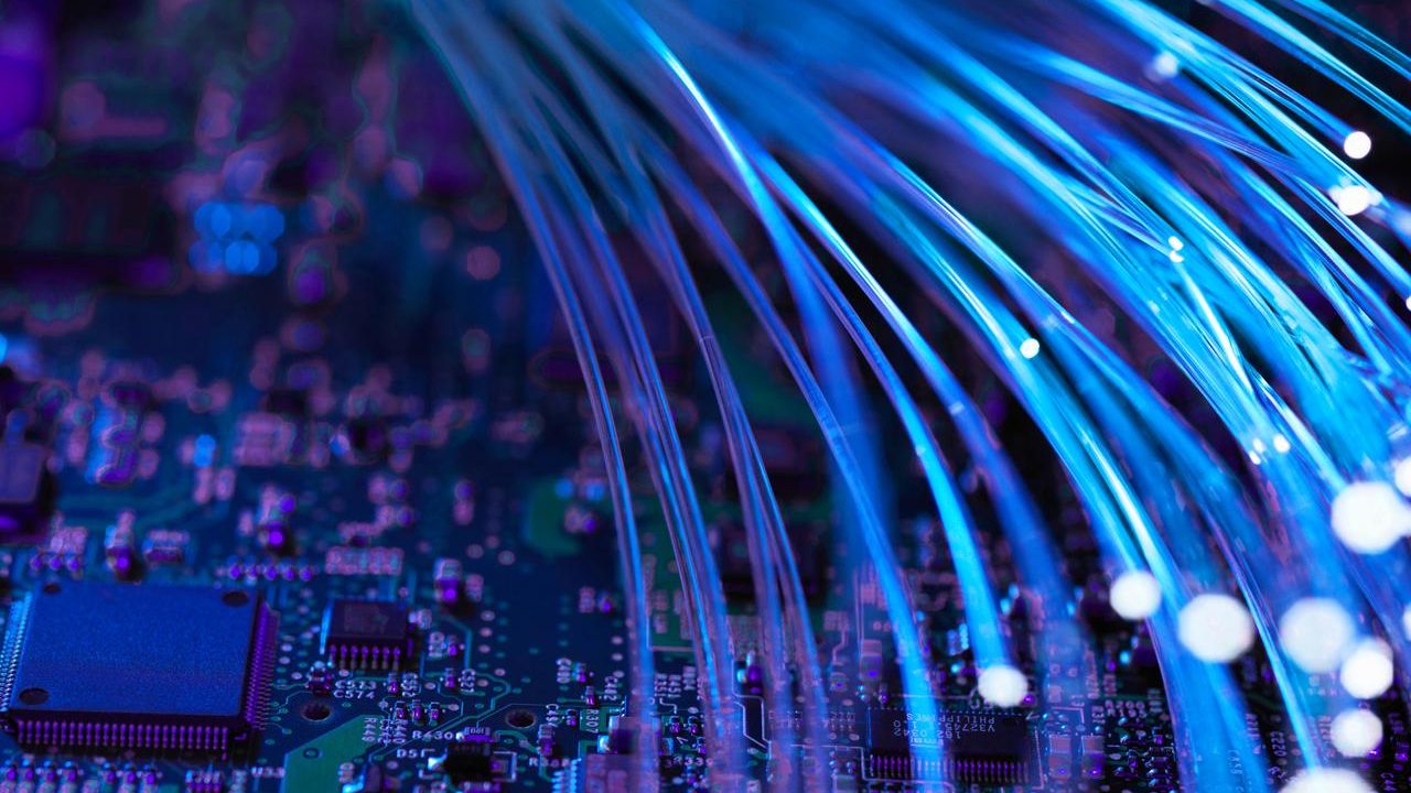 ¿Qué es la fibra óptica y cómo funciona? - Telefónica